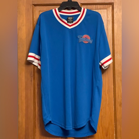 Box Lunch | Shirts | Vintage Box Lunch Space Jam Tune Squad Jersey Size ...